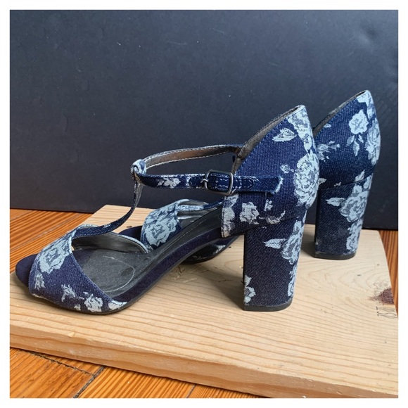 Bandolino | Shoes | Host Pick Bandolino Blue Floral High Heels | Poshmark